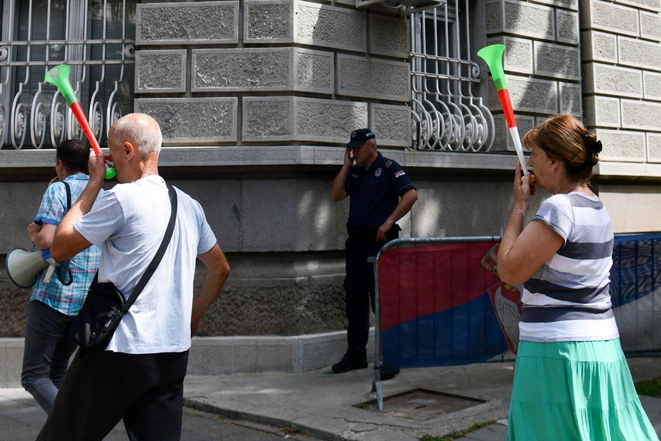 Srđan Žunić ispred Predsedništva: Sirene i vuvuzele protiv straha
