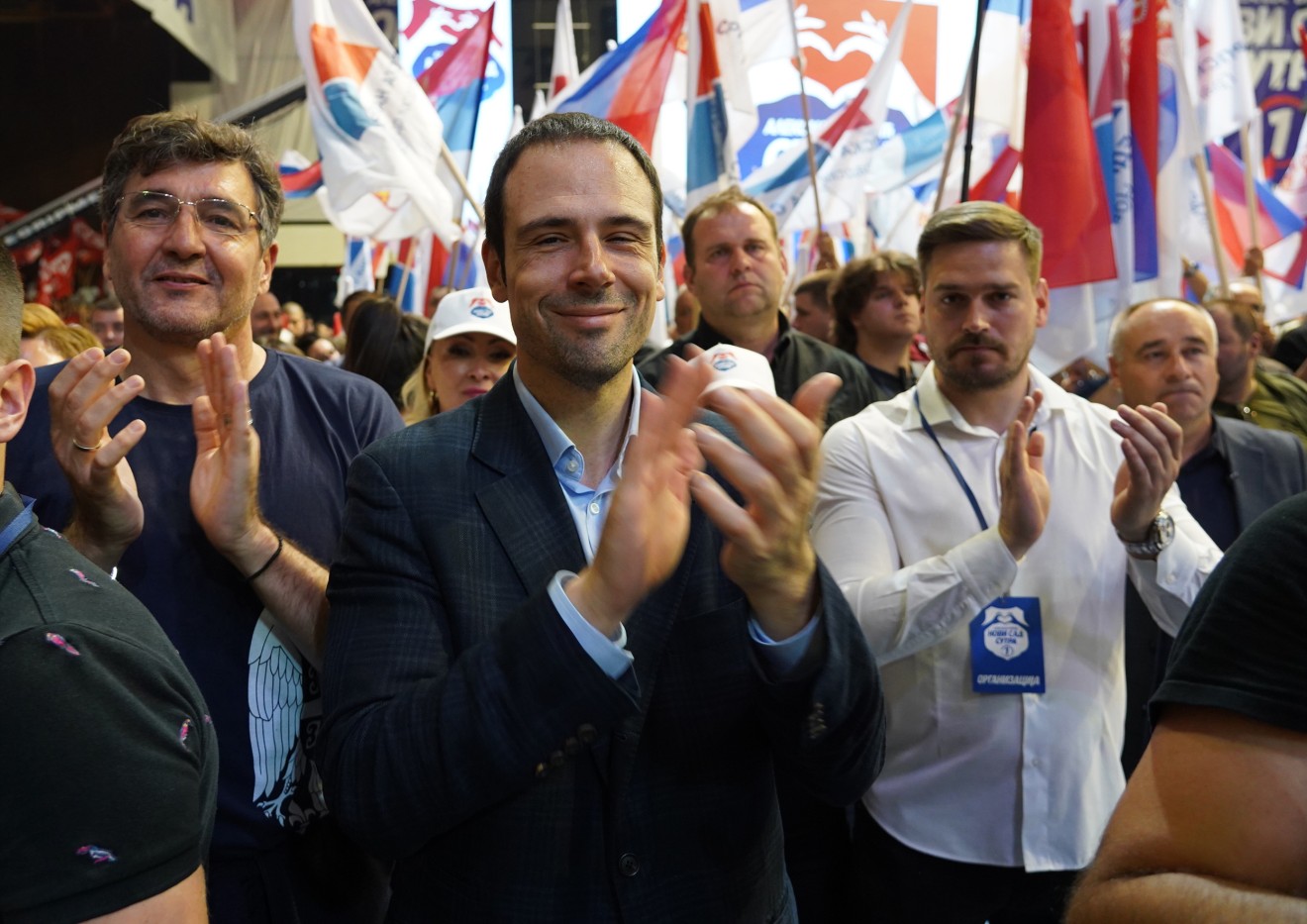 Sport i SNS: Zarađuju milione, a novac daje država