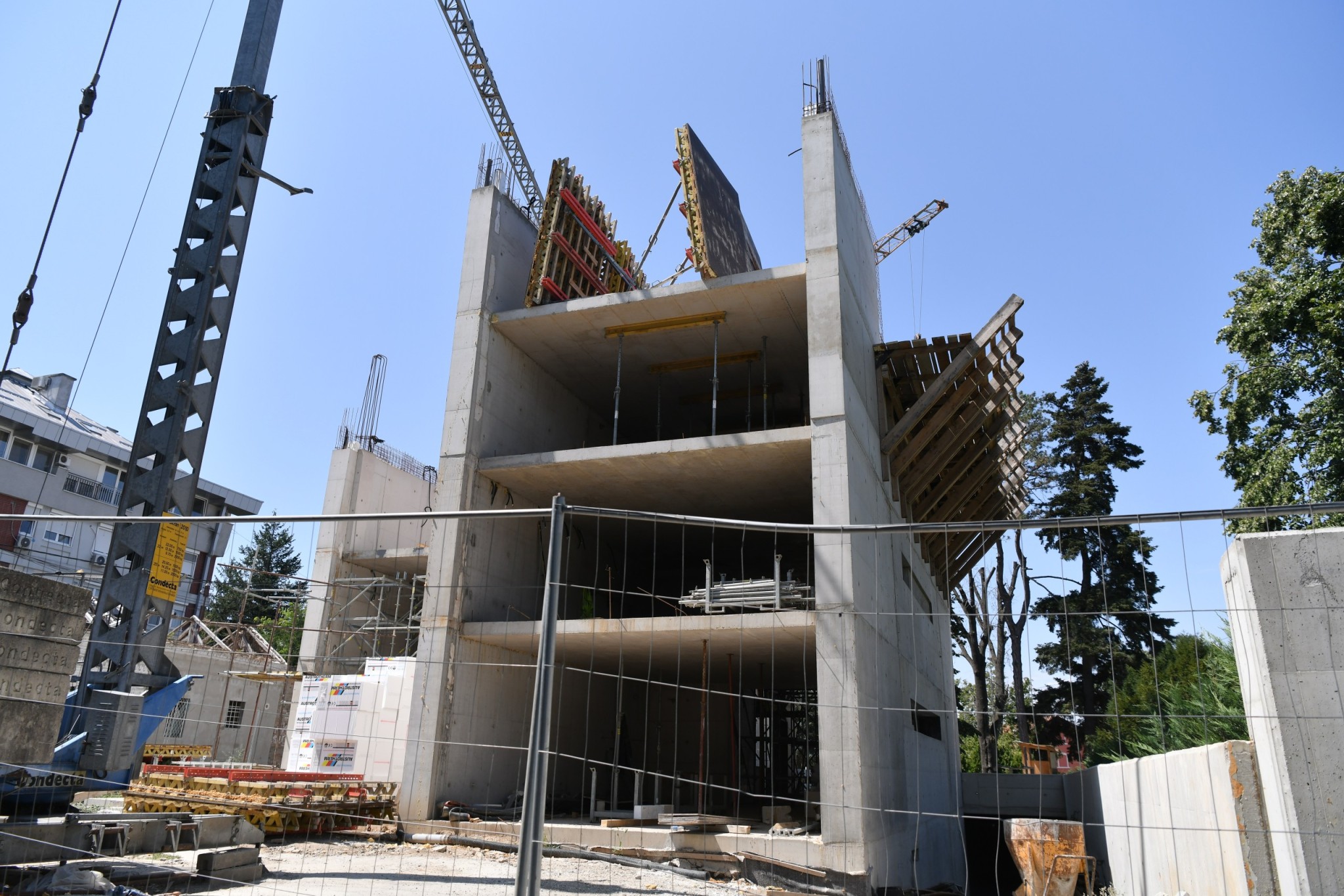 Željko Drčelić nelegalno zida u elitnom delu Beograda