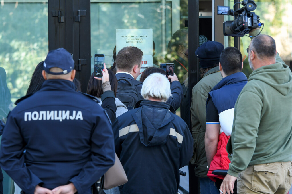 Napad na studente ispred Rektorata Novosadskog univerziteta