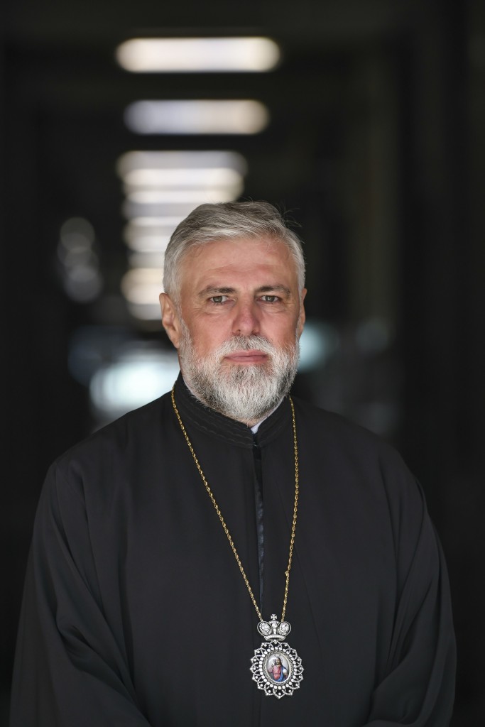 Vladika Grigorije: Biti čovek danas znači stati uz našu decu