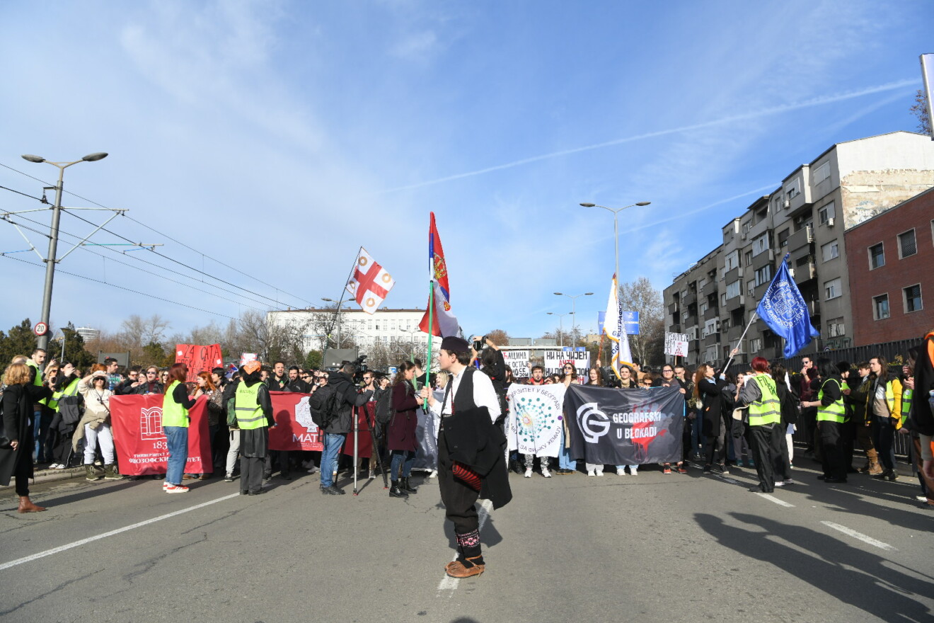 Autokomanda blokada: Studenti su čuvari države