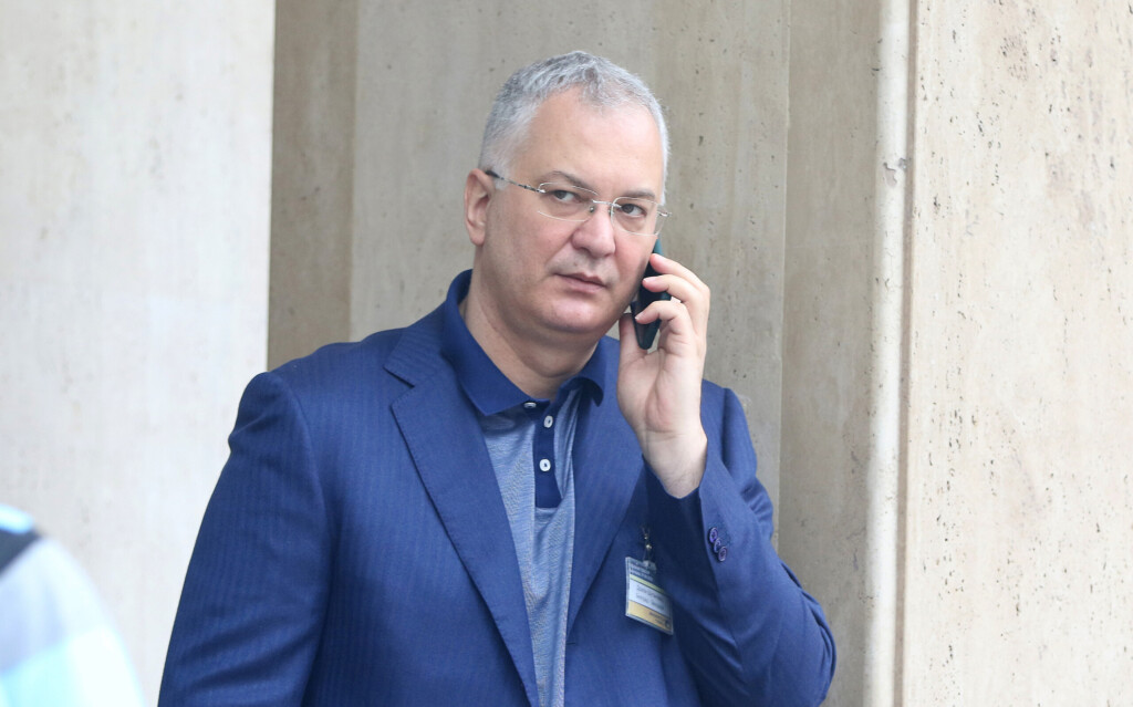 Njegova ekselencija, žuti ološ - Naslovi.net