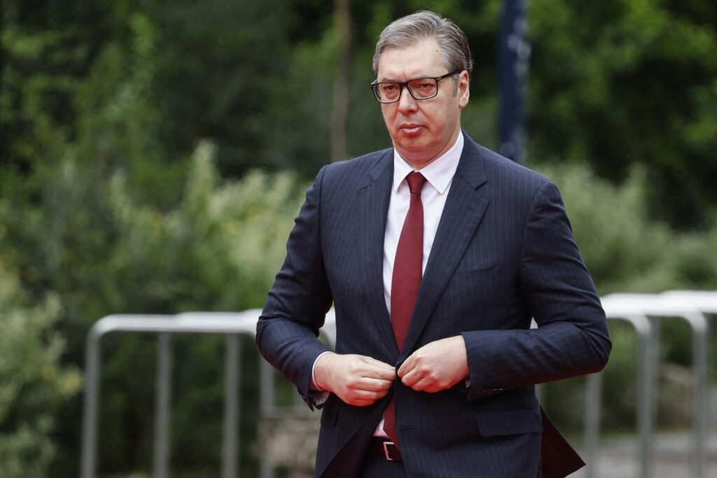 Vučićev udžbenik otkazan, najavljuje novi Ustav