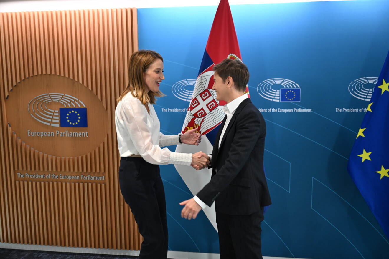 Evropska narodna partija i SNS: Kaži da li me ostavi